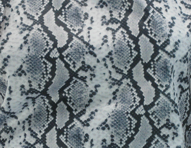 Cute Hair Stylist Apron In Lightweight Black With Python – WennerWear